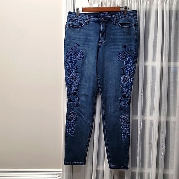 Bandolino | Jeans | Bandolino Lisbeth Floral Embroidered Blue Jeans ...
